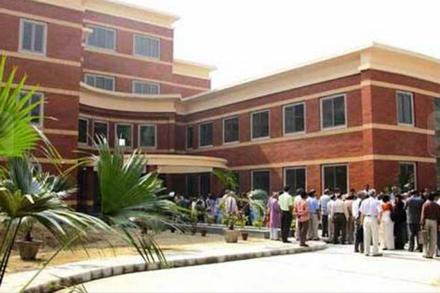 DU Law Faculty To Postpone Admissions 1 Min Read 