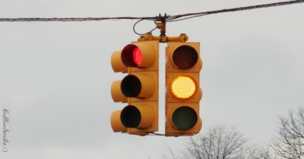 Significance of yellow color on road light [1 min read]